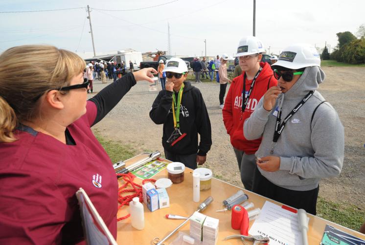 WATCH: Superb turnout: GLOW With Your Hands brings 1,100 students | Top ...