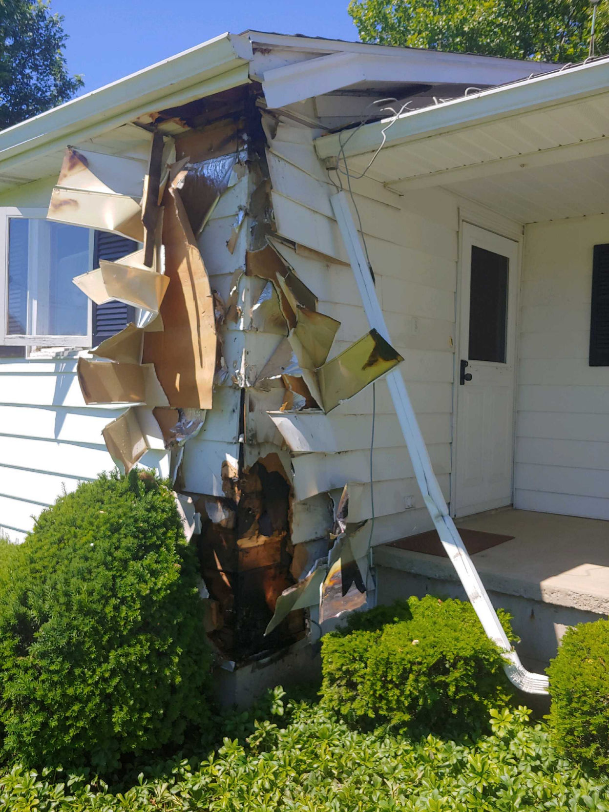 Lightning hits ground, gas line, starts house fire | News ...