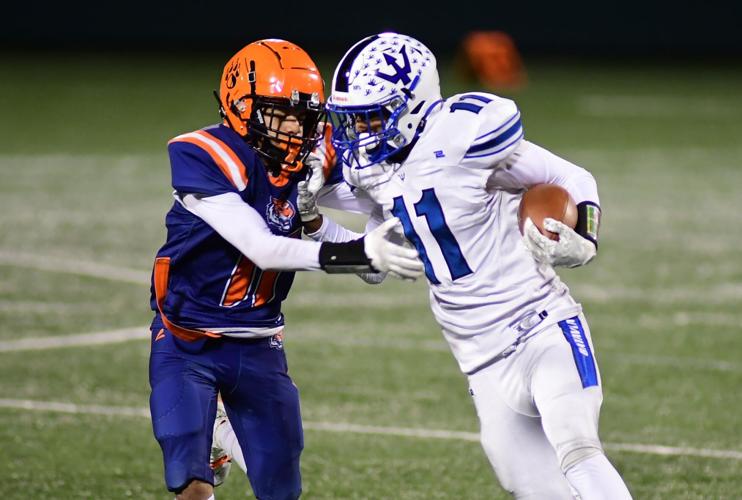 H.S. FOOTBALL: Batavia secures No. 1 seed in Class B with victory over ...