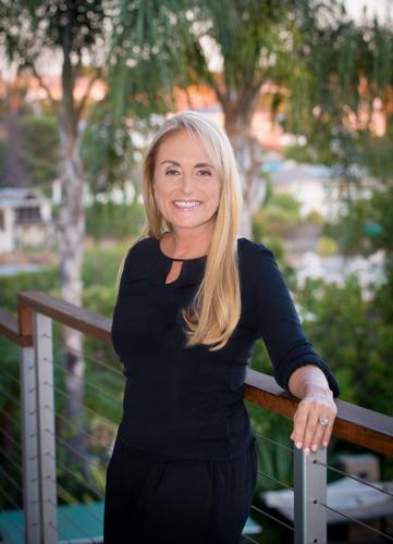 Author Jennifer Coburn brings 'Girls of Glimmer Factory' to area for ...