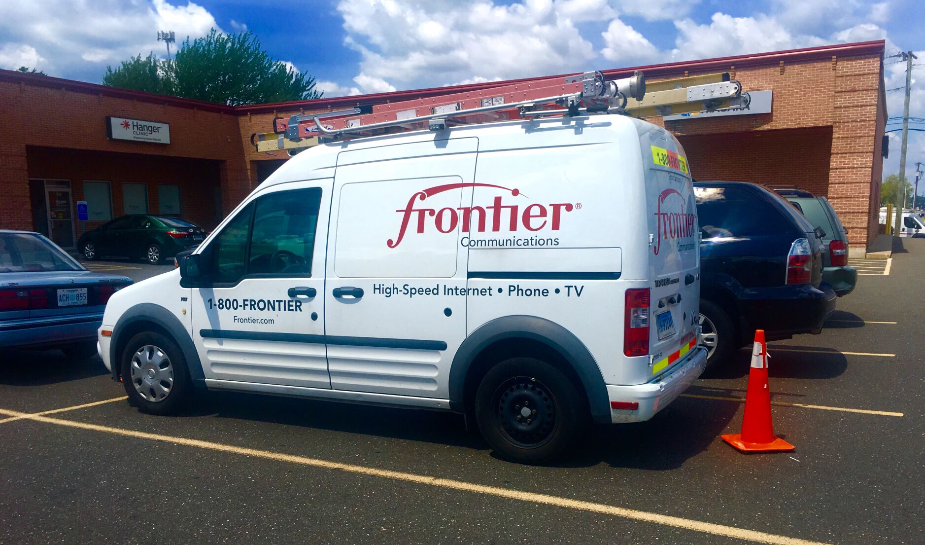 Verizon buying Frontier Communications in bid to expand broadband ...