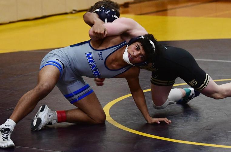 H.S. WRESTLING ROUNDUP: Le Roy leads with three winners at Steve ...