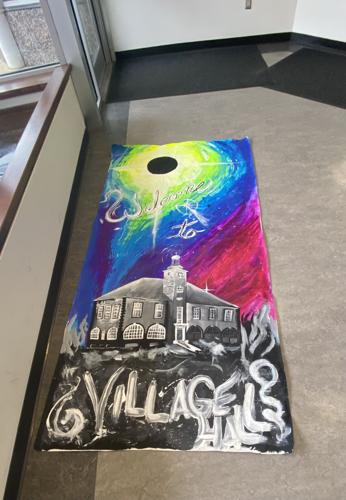 Le Roy senior creates eclipse murals | News | thedailynewsonline.com