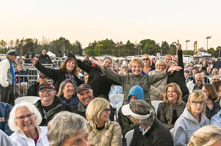 PHOTO GALLERY: The Grass Roots play Batavia Downs ...