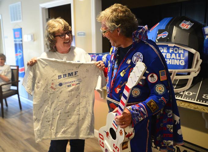 (WATCH) PHOTOS: Bills Elvis is in the building | Top Story ...