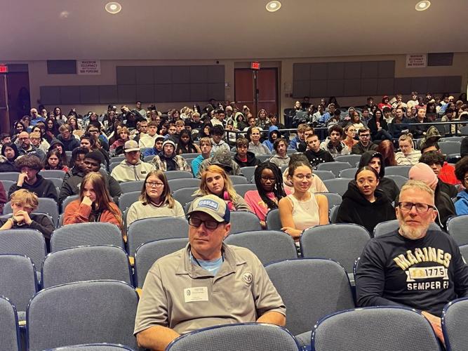 Batavia HS salutes veterans | News | thedailynewsonline.com