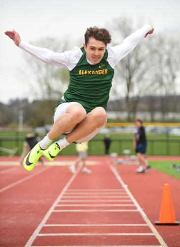 H.S. TRACK AND FIELD: Muntz, Luft, DelPriore lift O-A/E past ND ...