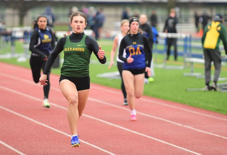 H.S. TRACK AND FIELD: Muntz, Luft, DelPriore lift O-A/E past ND ...