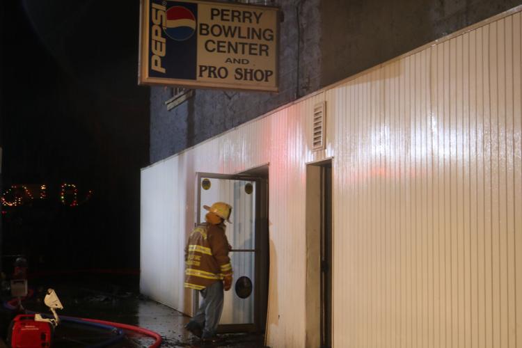 PHOTO GALLERY: Perry Bowling Center and apartments fire Monday | News ...