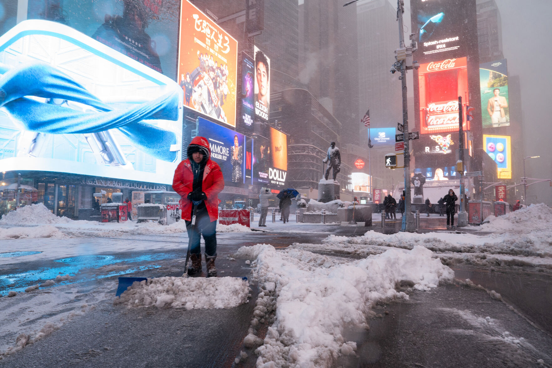 Blizzard dumps over 15 inches of snow on NYC as state of emergency ...