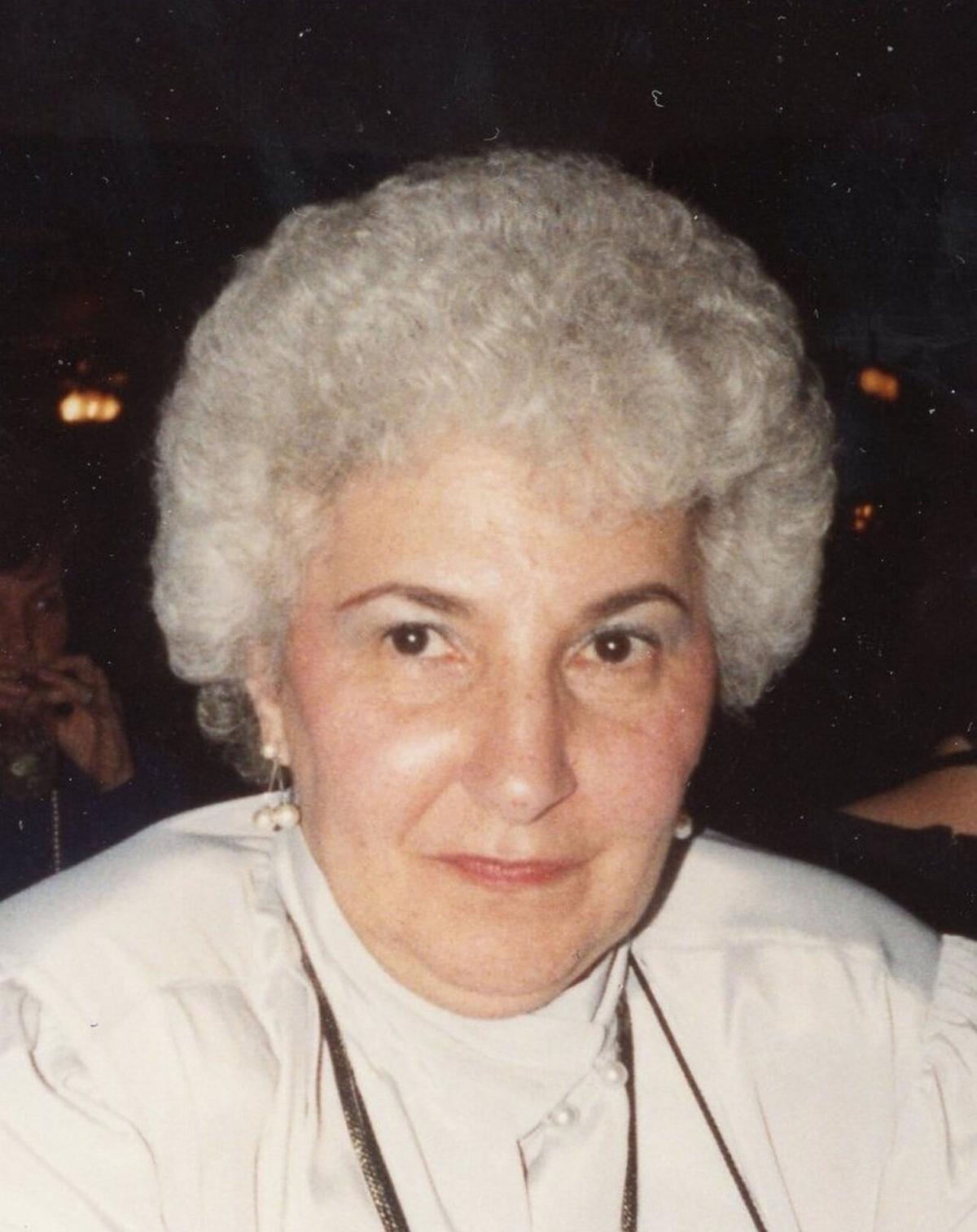 Carmela Gualtieri | Obituaries | thedailynewsonline.com