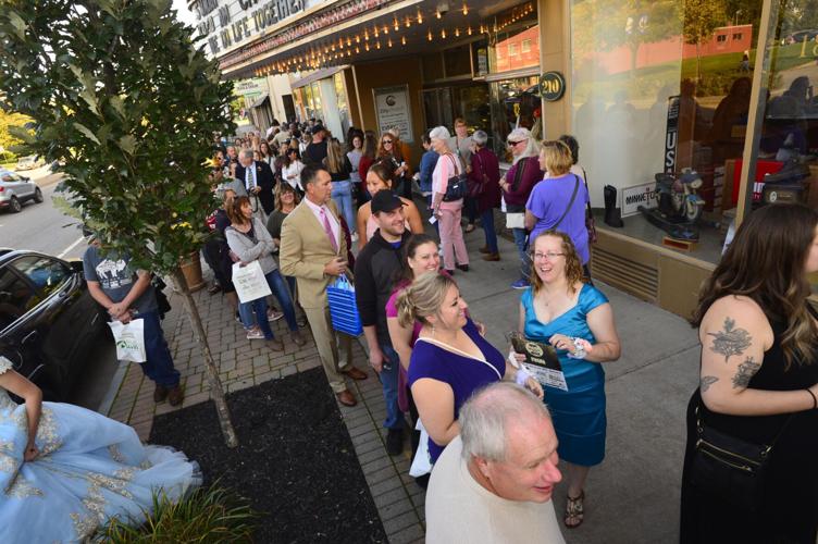 A night at the prom: Annual Downtown Batavia Wine Walk welcomes crowds ...