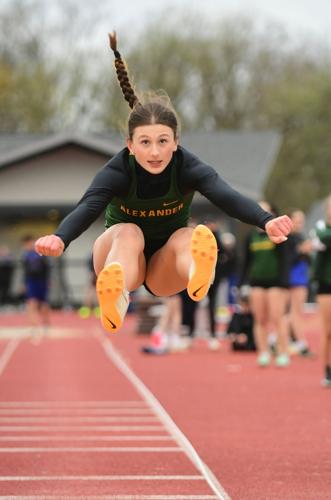 H.S. TRACK AND FIELD: Muntz, Luft, DelPriore lift O-A/E past ND ...