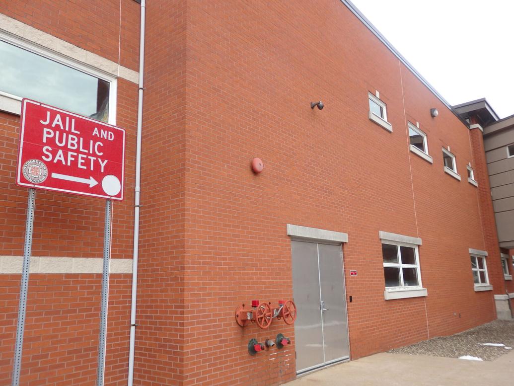 Man awaiting transfer to state prison faces 107 felony charges | Police ...