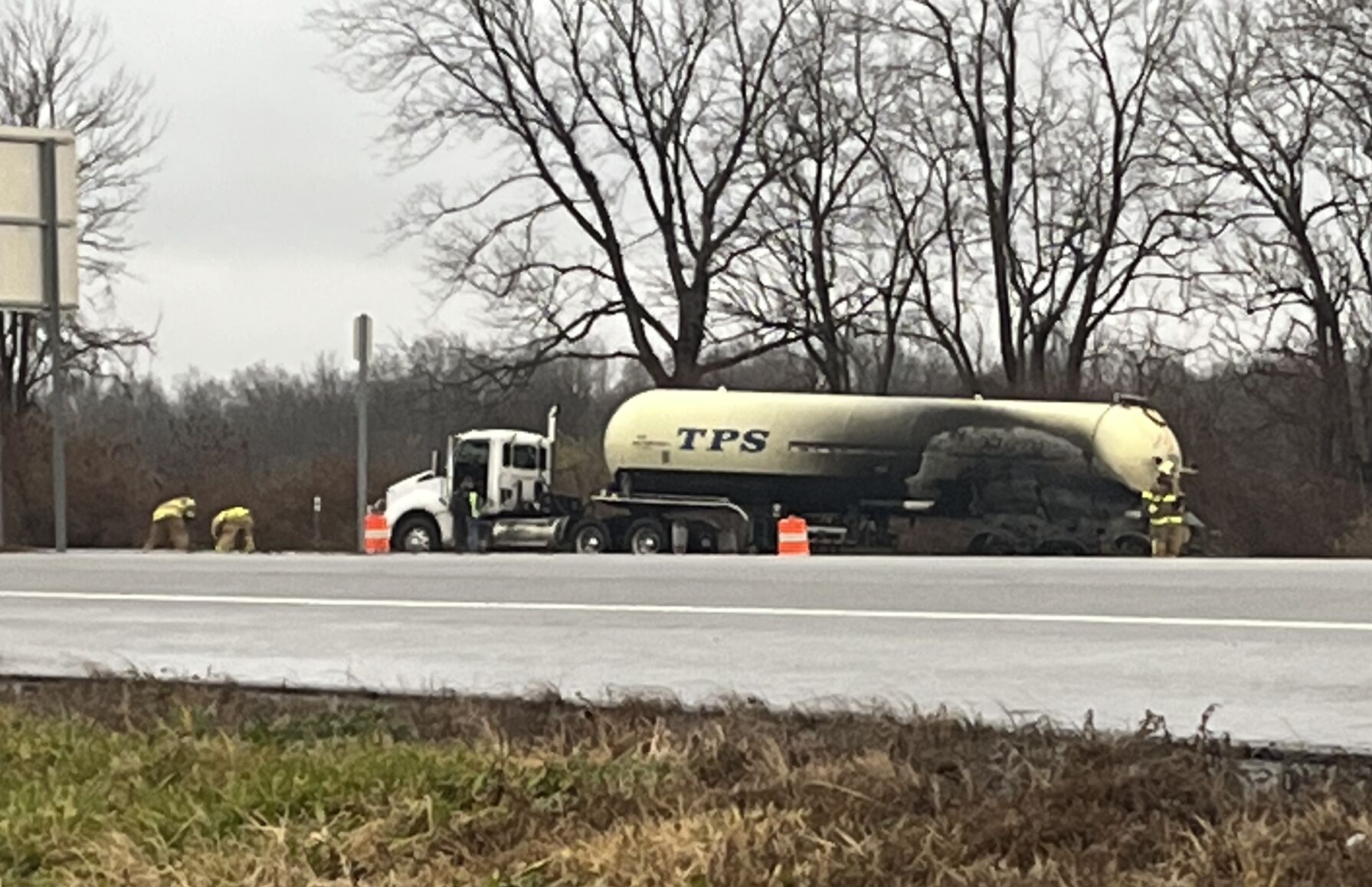 Thruway reopens after propane tanker fire | News | thedailynewsonline.com