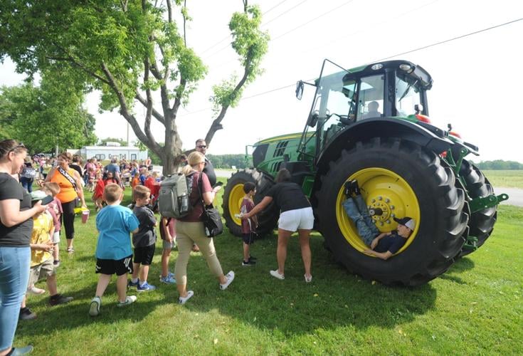 Kinderfarmin': Nearly 700 students visit Hildene Farms in Pavilion ...