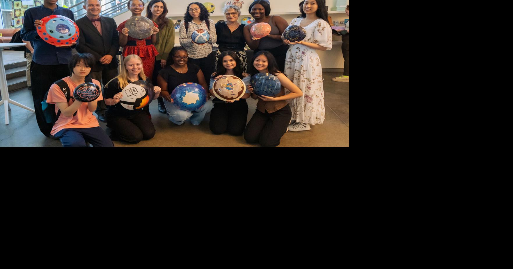 Science is often inaccessible. This program is teaching scientists to ...