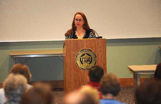 Author’s story-telling fascinates crowd at GCC | Lifestyles ...