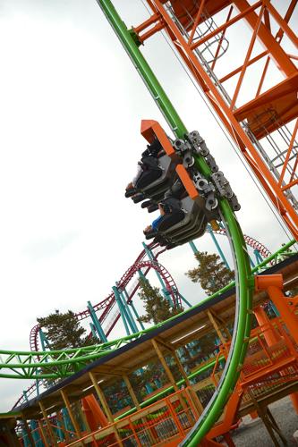 Throwing a ‘Tantrum’ Newest roller coaster draws huge crowd | News ...