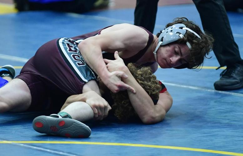 H.S. WRESTLING ROUNDUP: Le Roy leads with three winners at Steve ...