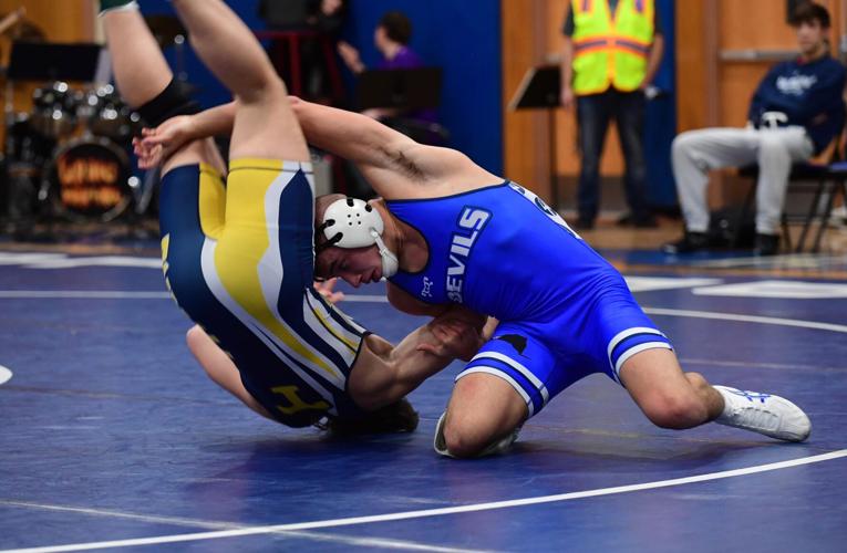 WRESTLING: Livonia cruises to victory over Pavilion-York; Batavia falls ...