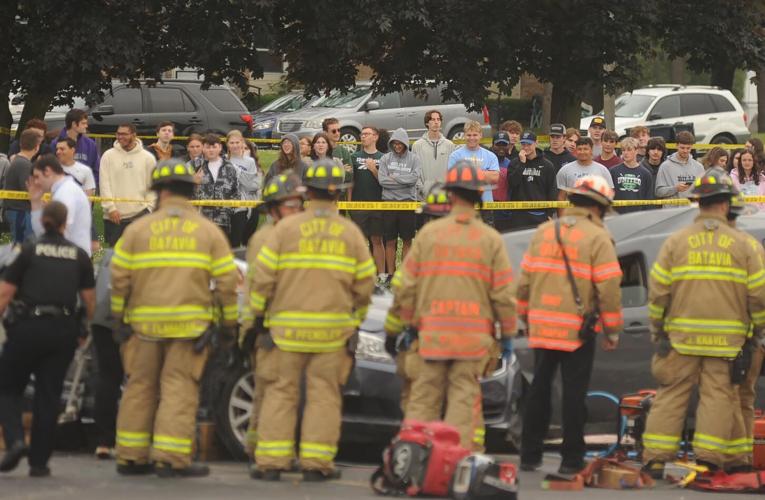 A sobering lesson: Batavia CSD hosts mock-DWI crash | News ...