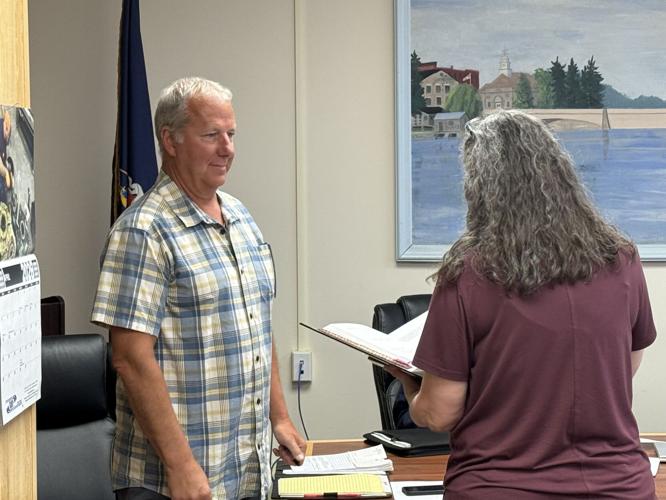 Voicing frustrations: Residents and board members speak at Le Roy ...