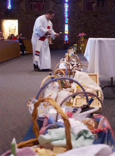 PHOTOS: Blessing the Easter baskets | News | thedailynewsonline.com