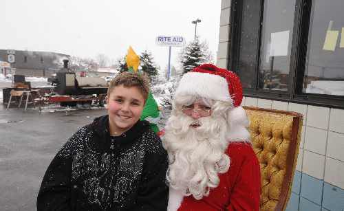PHOTOS: Don Carroll Food & Toy Drive | News | thedailynewsonline.com