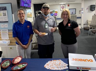 Saying thanks: Salvation Army and Dunkin’ hand out free doughnuts and ...