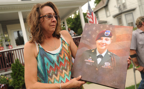 PHOTOS: Emotional presentation | News | thedailynewsonline.com