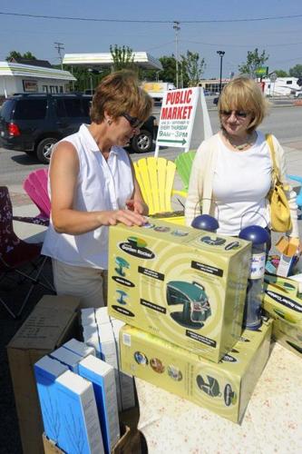 Photos — Downtown Batavia Market opens | News | thedailynewsonline.com