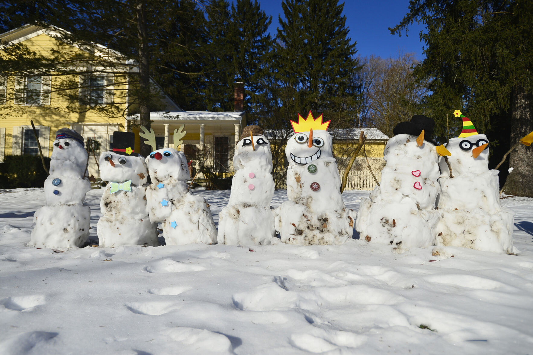 They bring the smiles: Alexander family's snowmen are perennially ...