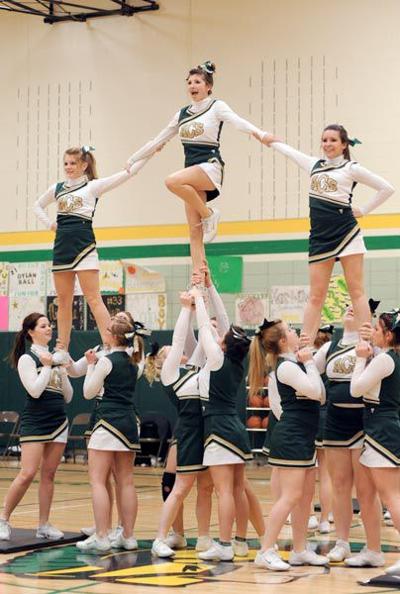 PHOTO: Cheerleading pyramid | News | thedailynewsonline.com