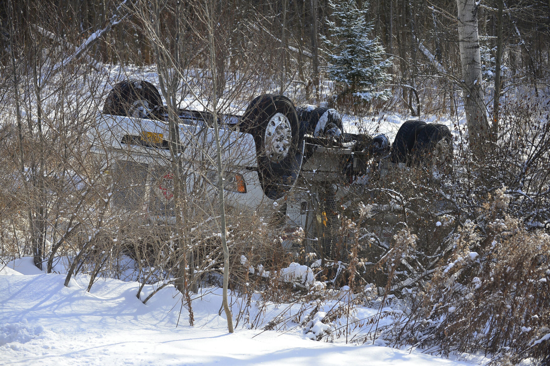 Fuel tanker rolls over in Wethersfield | News | thedailynewsonline.com
