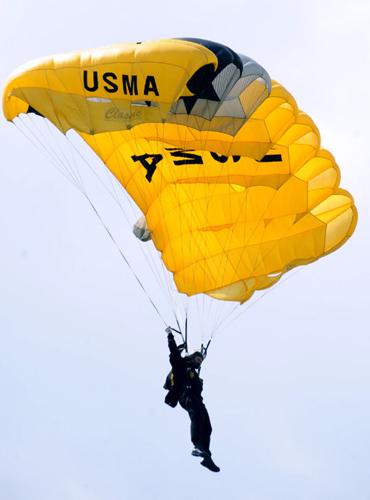 West Point skydiving team 'hops and pops' in Geneseo | News ...