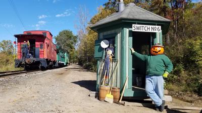Pumpkin patch train returns to R&GR Railroad Museum | Lifestyles ...
