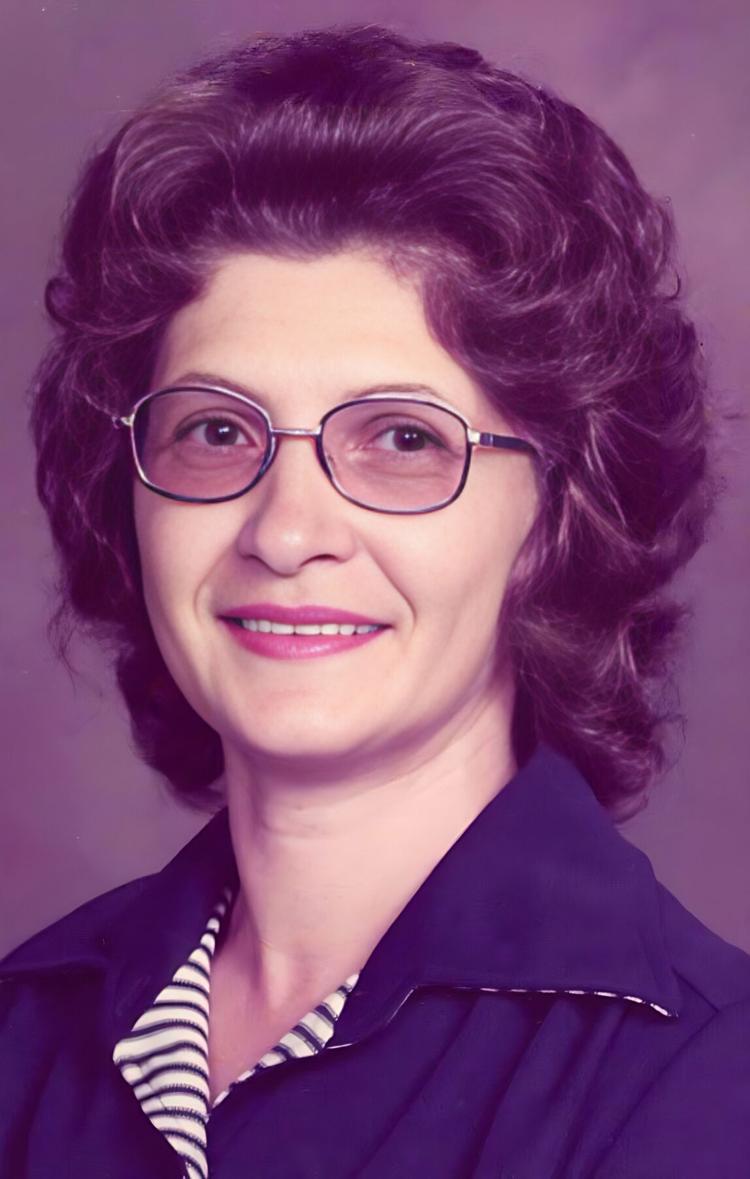 Frances E. 'Fran' Carnahan | Obituaries | thederrick.com