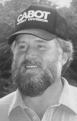Wayne R. Hogue | Obituaries | thederrick.com