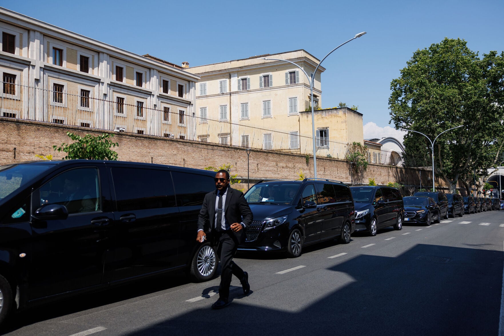 Editorial: Brandon Johnson’s Roman retinue meets the Chicago pope ...
