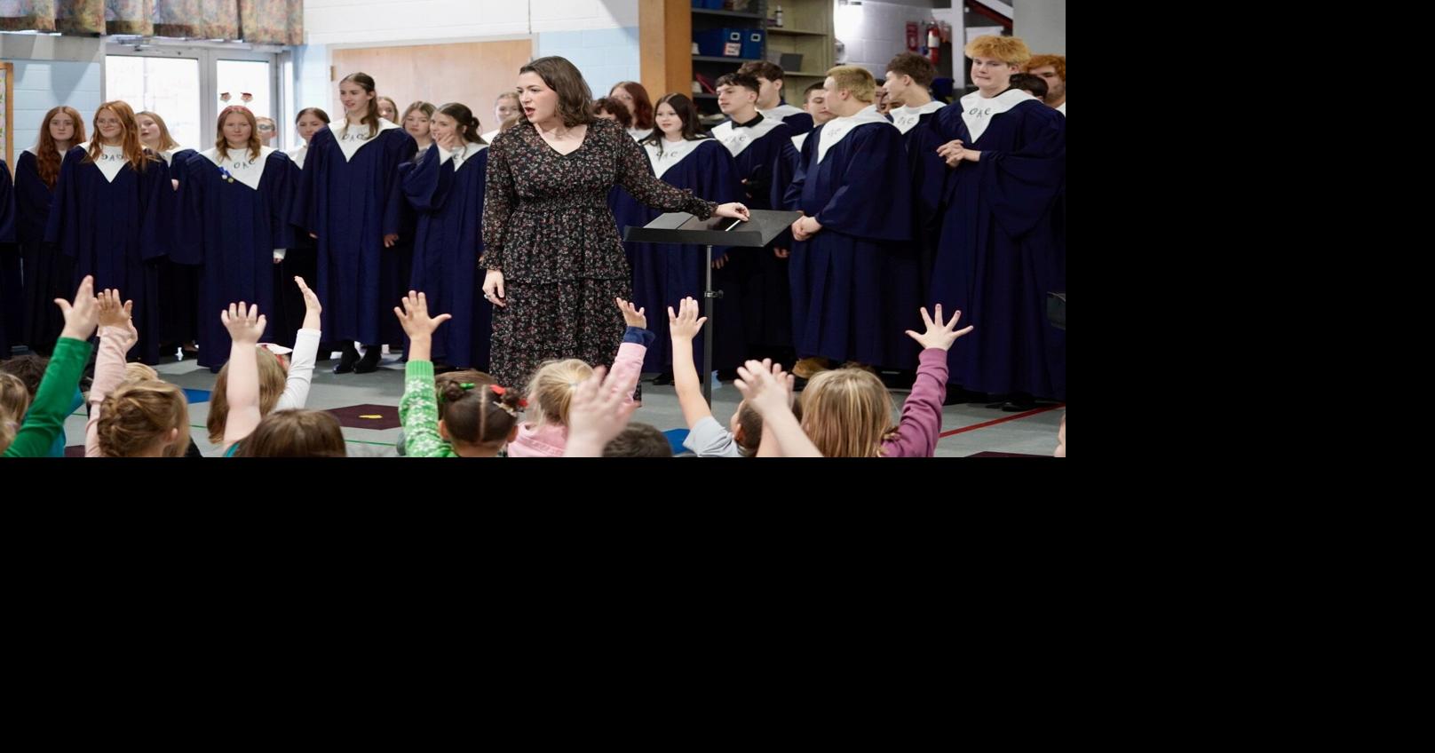 OC High School Choir spreads holiday cheer to elementary schools | Front Page | thederrick.com