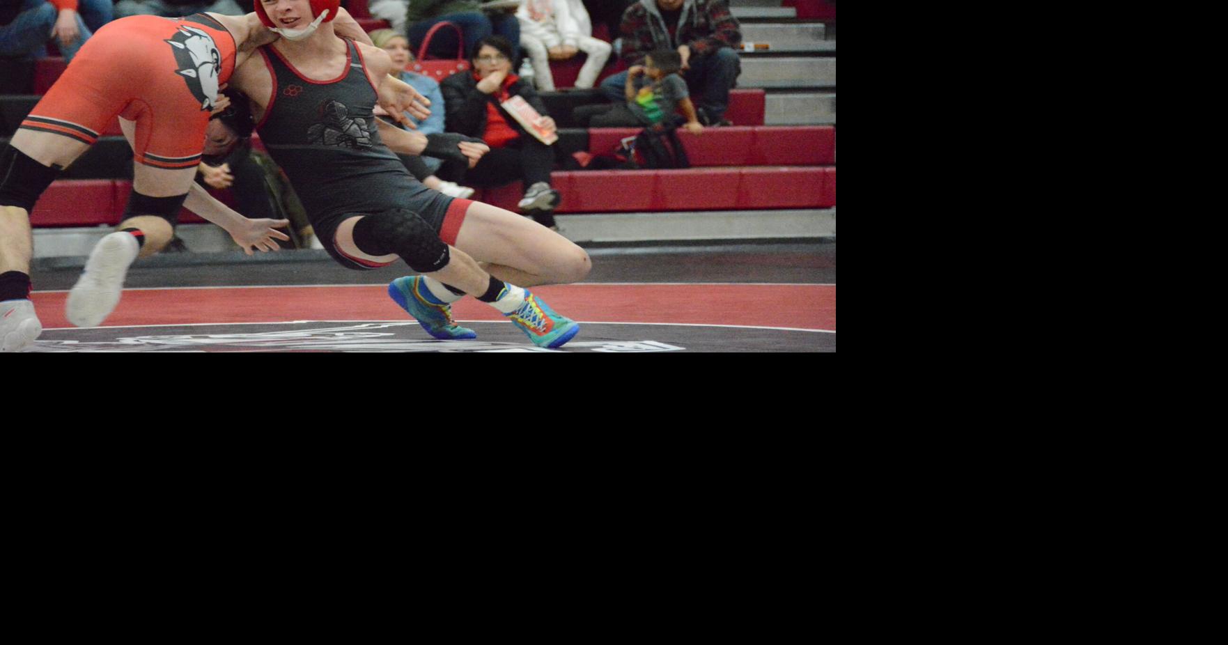 Bulldog matmen knock off Knights | Local Sports | thederrick.com