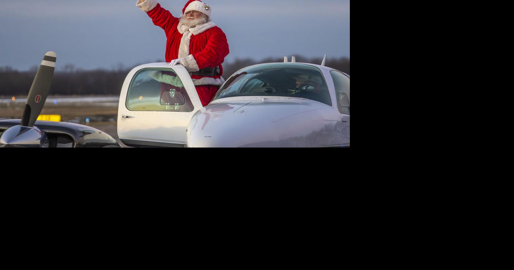 It's a Santa sighting! 'Jolly Old Elf' gives kids a thrill with visit ...