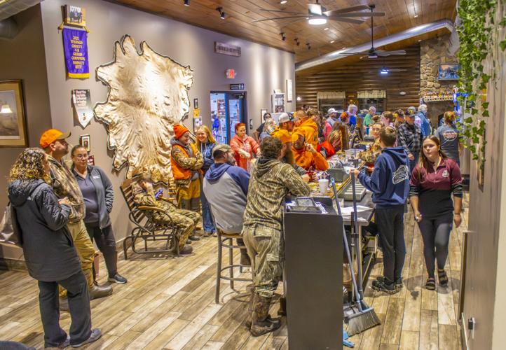 Community Thanksgiving dinner again held in Seneca | Community News ...