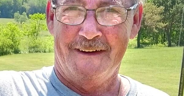 Robert E. Perry Jr. | Obituaries | thederrick.com