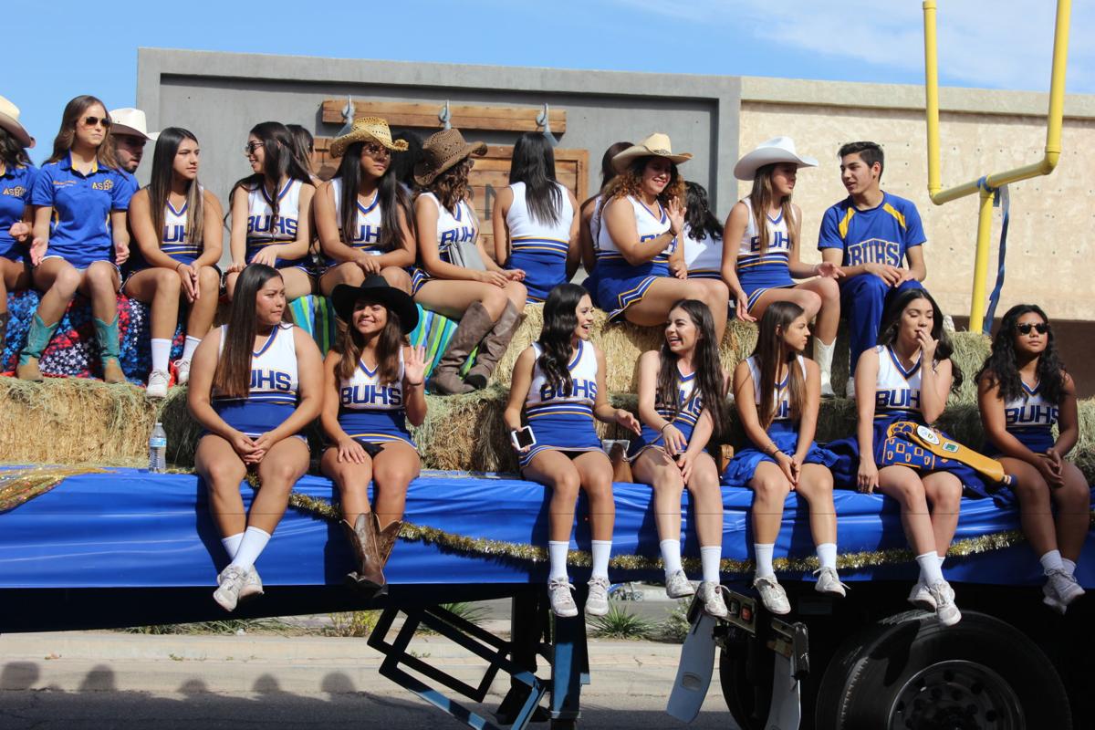 Cattle Call parade draws crowds | News | thedesertreview.com