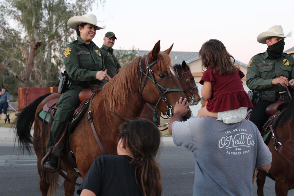 Border Patrol riders surprise Brawley | News | thedesertreview.com