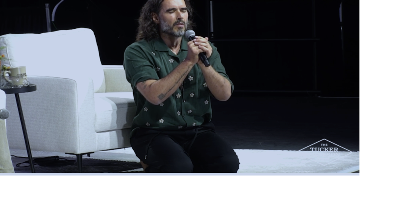 Russell Brand Prays with Tucker Carlson | Columnists | thedesertreview.com