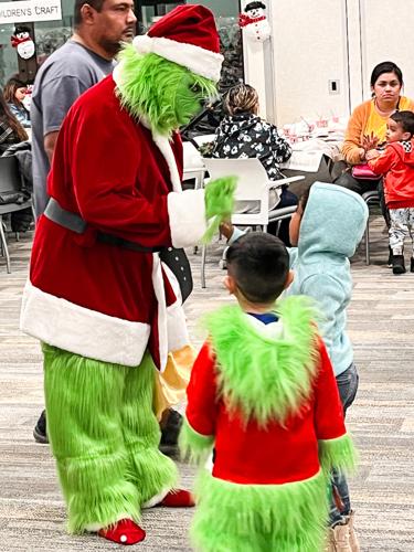 El Centro Public Library celebrates first Christmas with Family ...