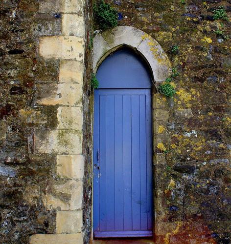 Choose the Narrow Door | The Good News Van | thedesertreview.com